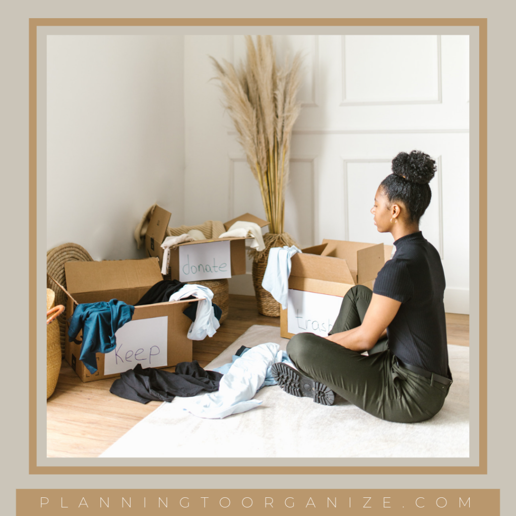 How to Declutter a Small Bedroom in 5 Simple Steps